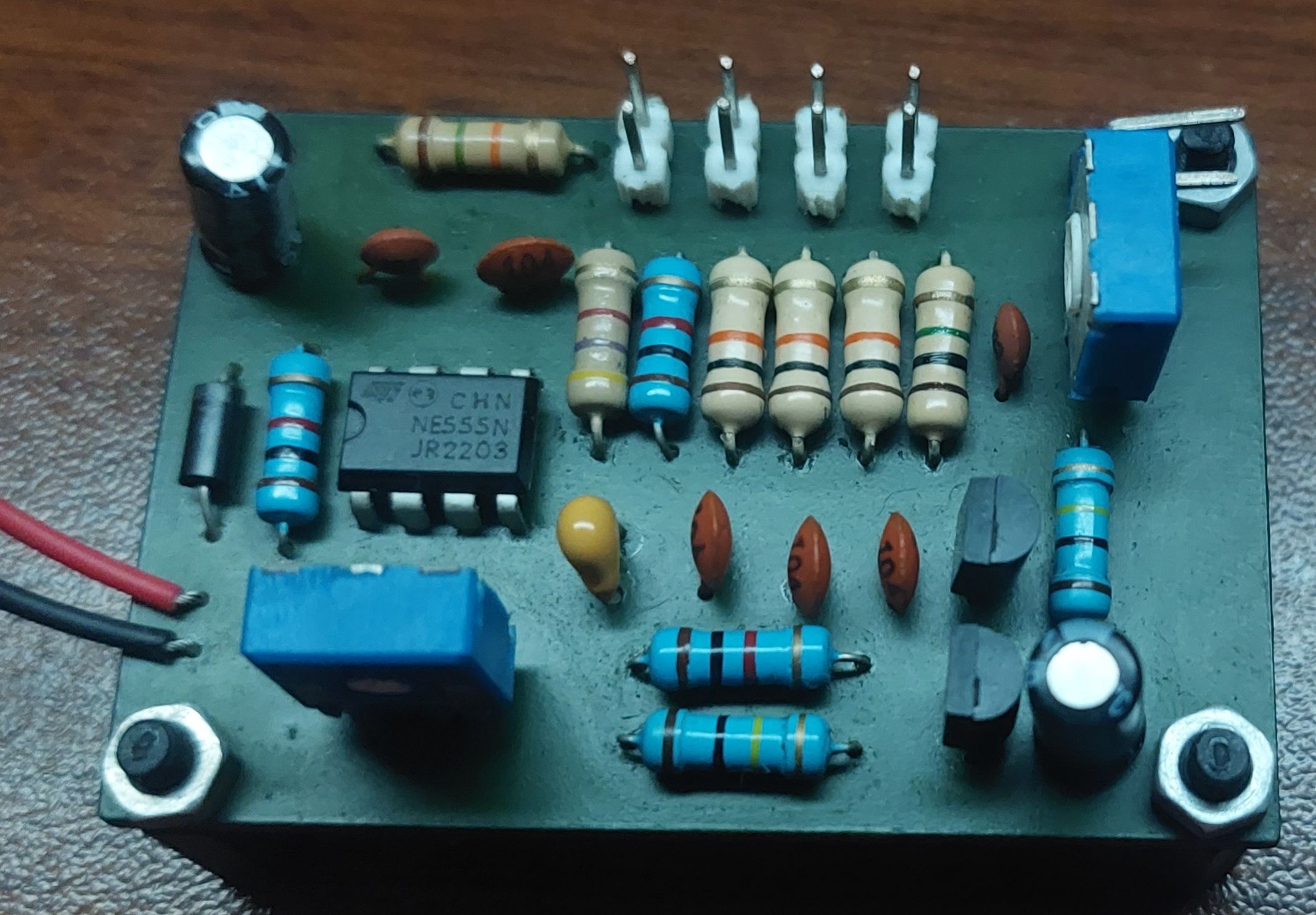 CURSO PIT - Segundo proyecto - Generador de señales NE555 -Completo - Platform for creating and ...