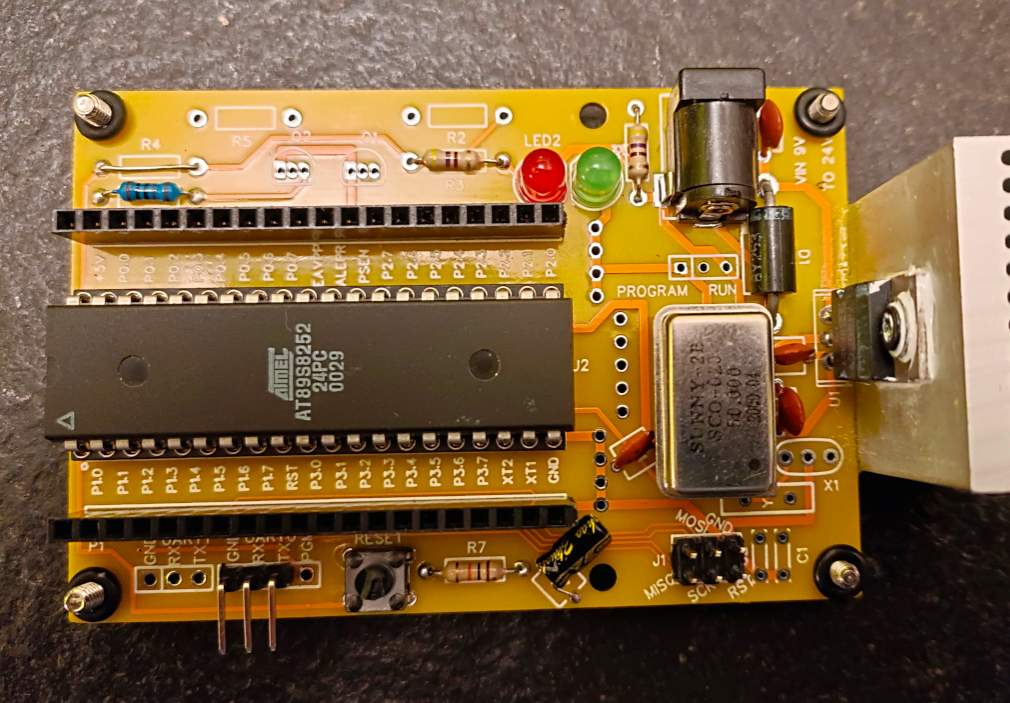 8052Explorer_DIP - Platform for creating and sharing projects - OSHWLab